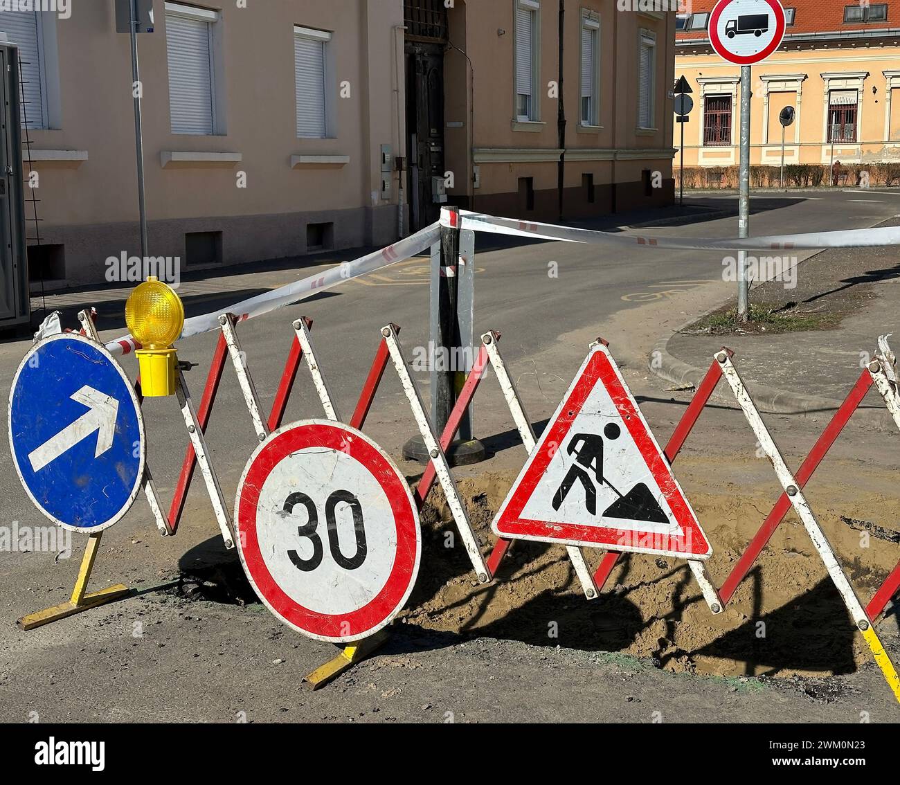 Traffic signs at the road construction site Stock Photo - Alamy