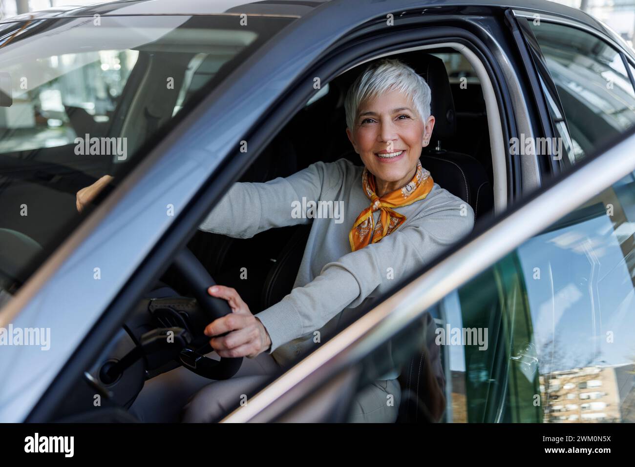 Woman driving car shopping hi-res stock photography and images - Alamy