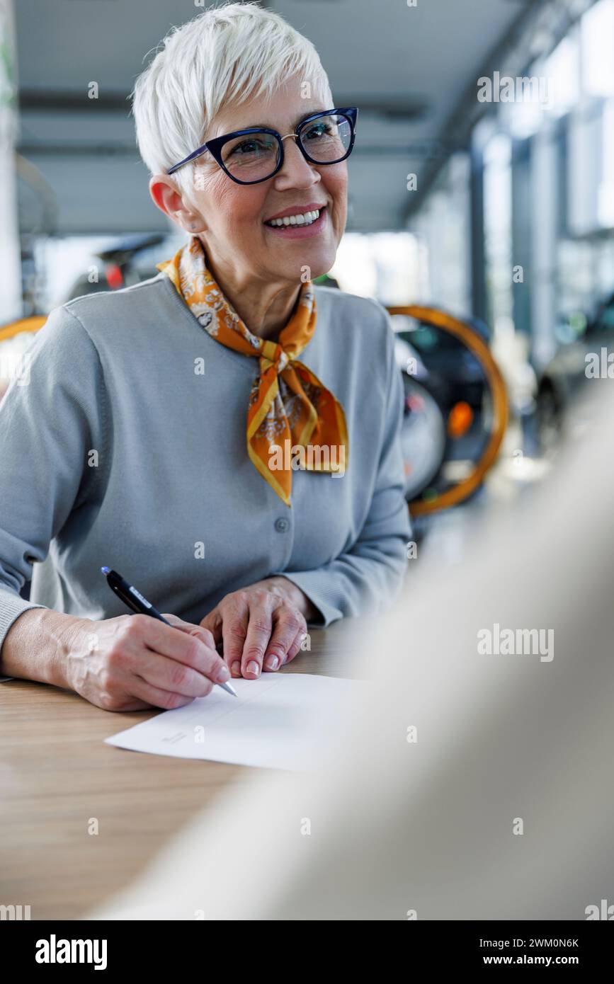 Car paperwork hi-res stock photography and images - Alamy