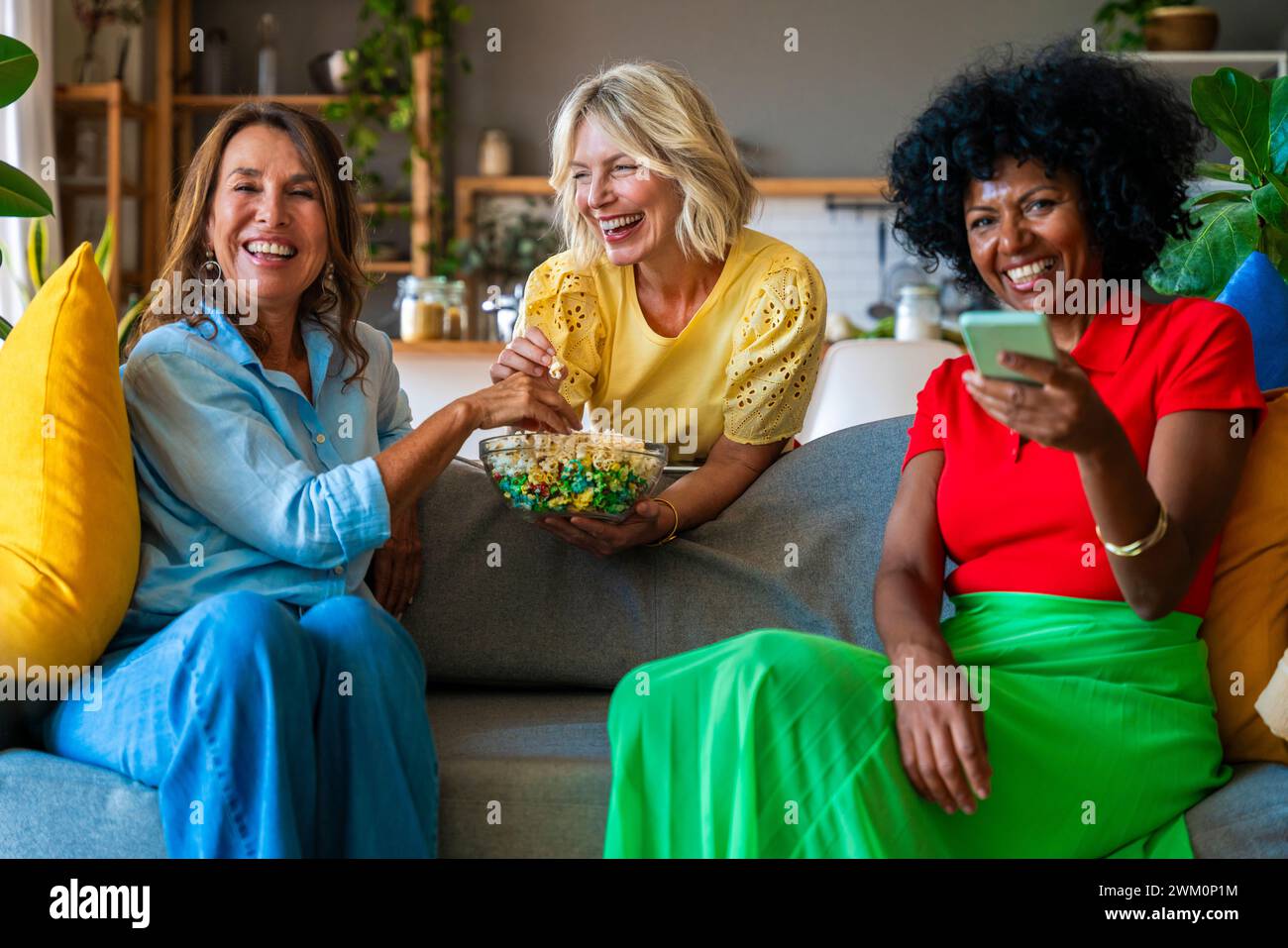 Popcorn home hi-res stock photography and images - Alamy