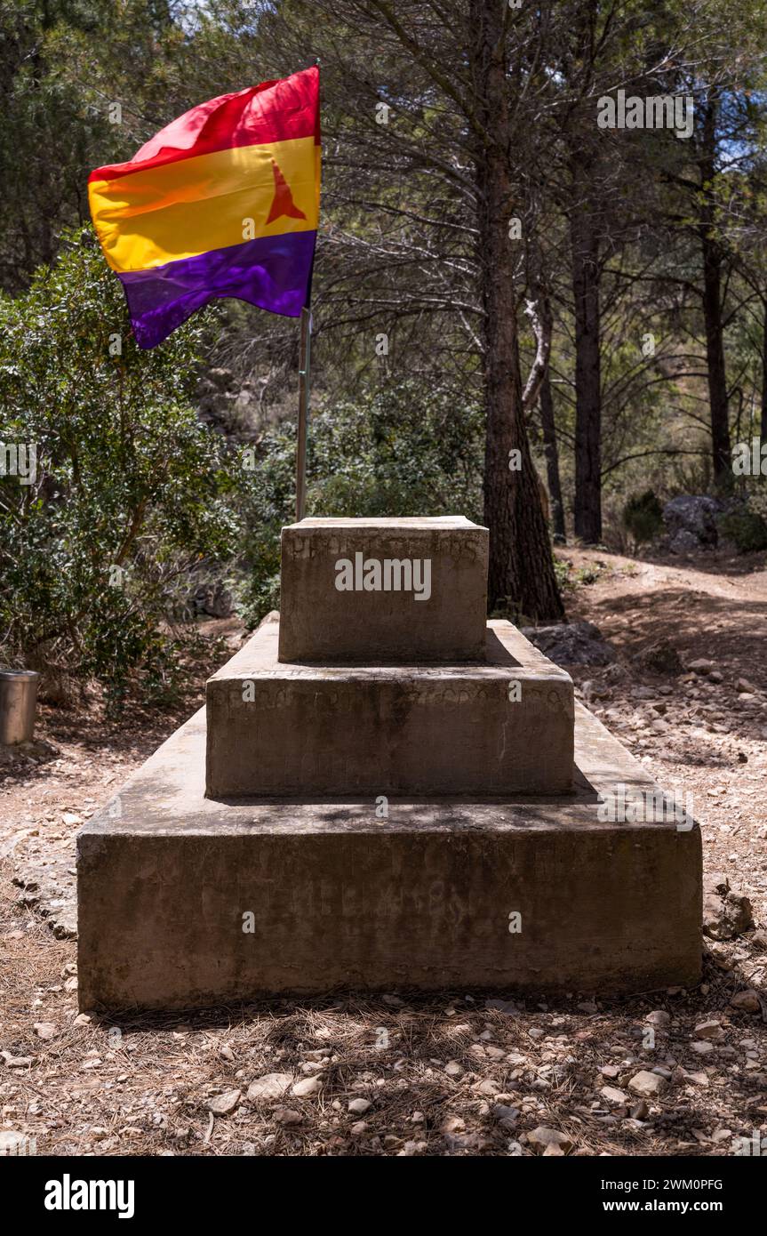 Memorial in the Sierra de Cavalls to 37 XV International Brigade ...