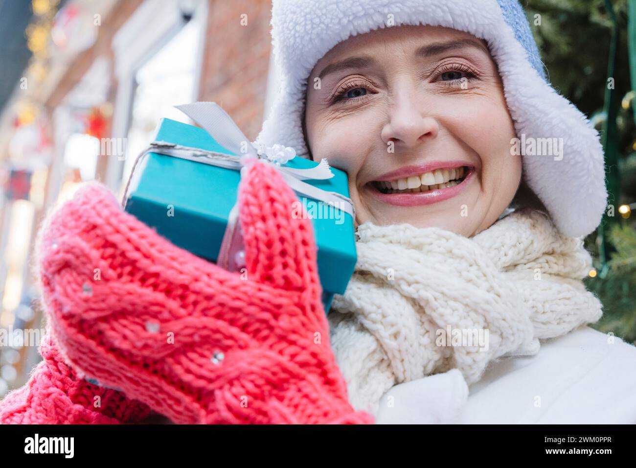 People and showing what they are wearing hi-res stock photography and ...