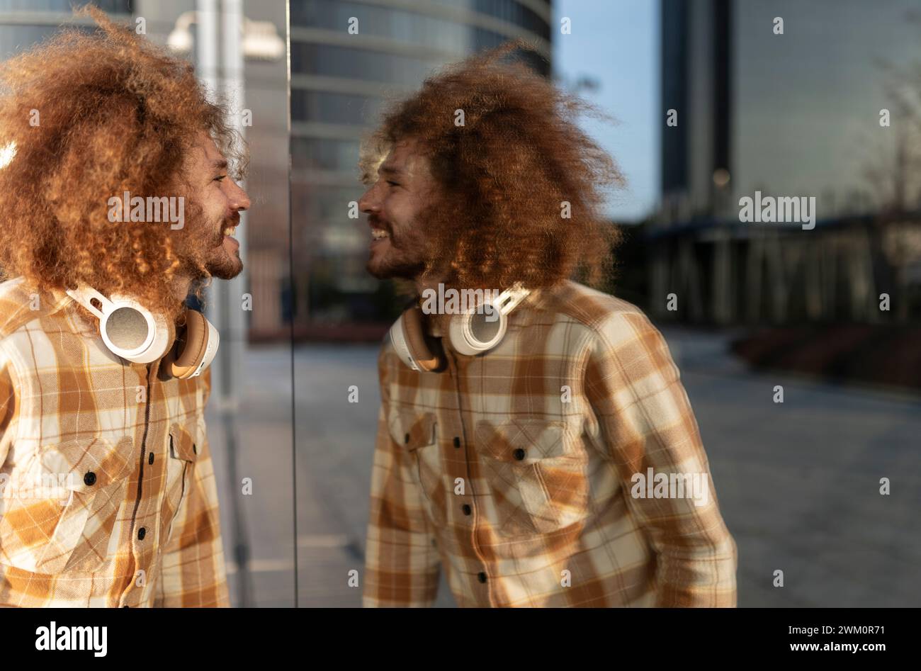Reflection of man on glass building hi-res stock photography and images ...