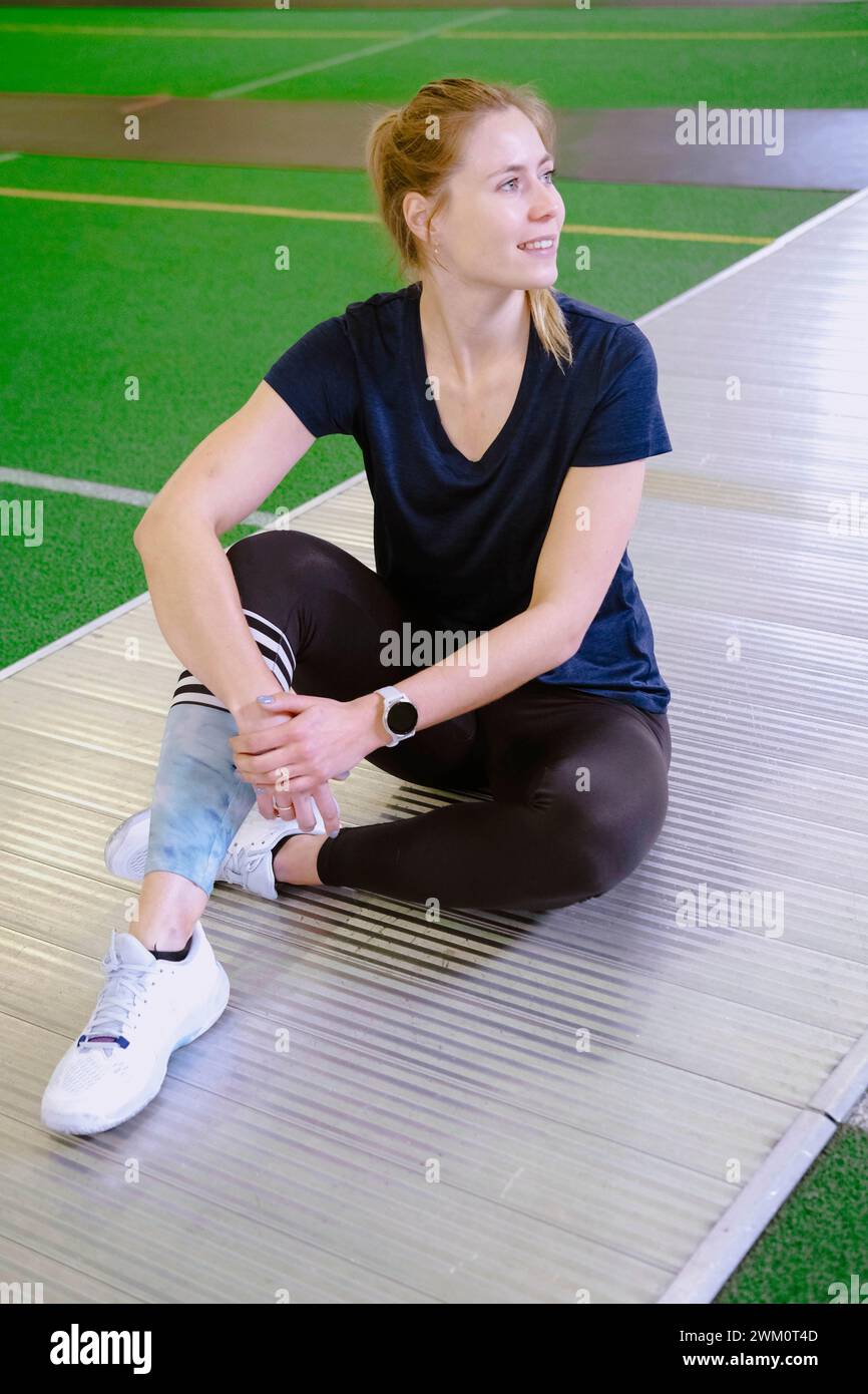Sitting gym hi-res stock photography and images - Alamy