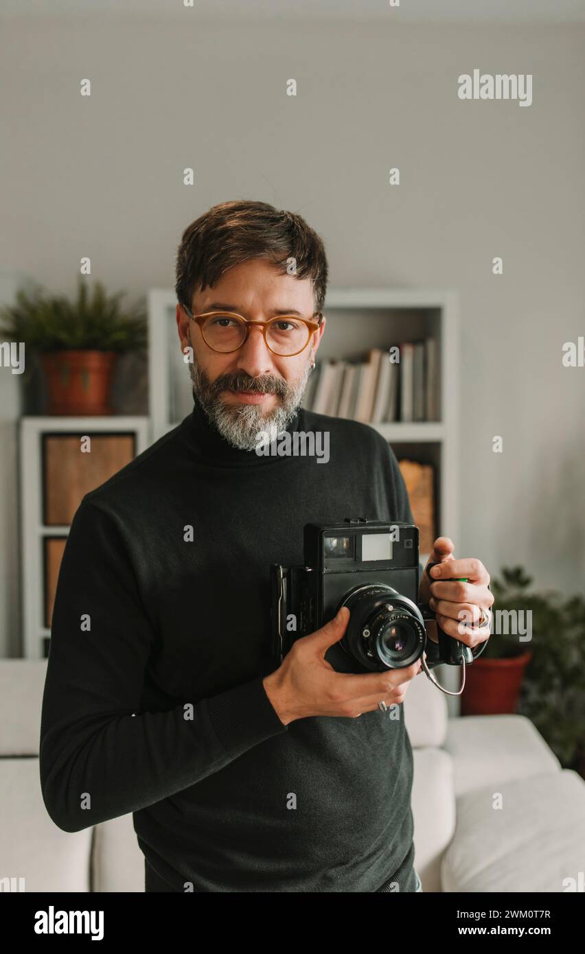 Man home old fashioned hi-res stock photography and images - Alamy