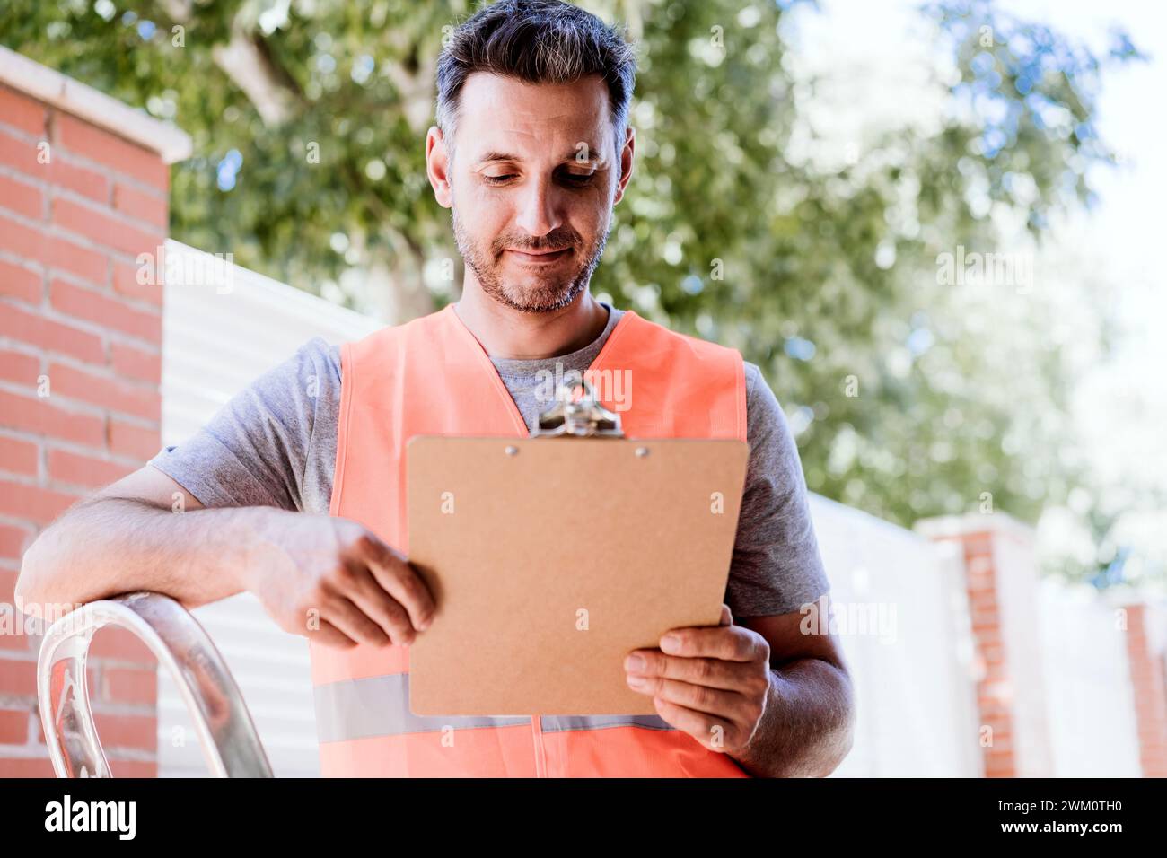 Maintenance engineer holding and reading document on clipboard Stock ...