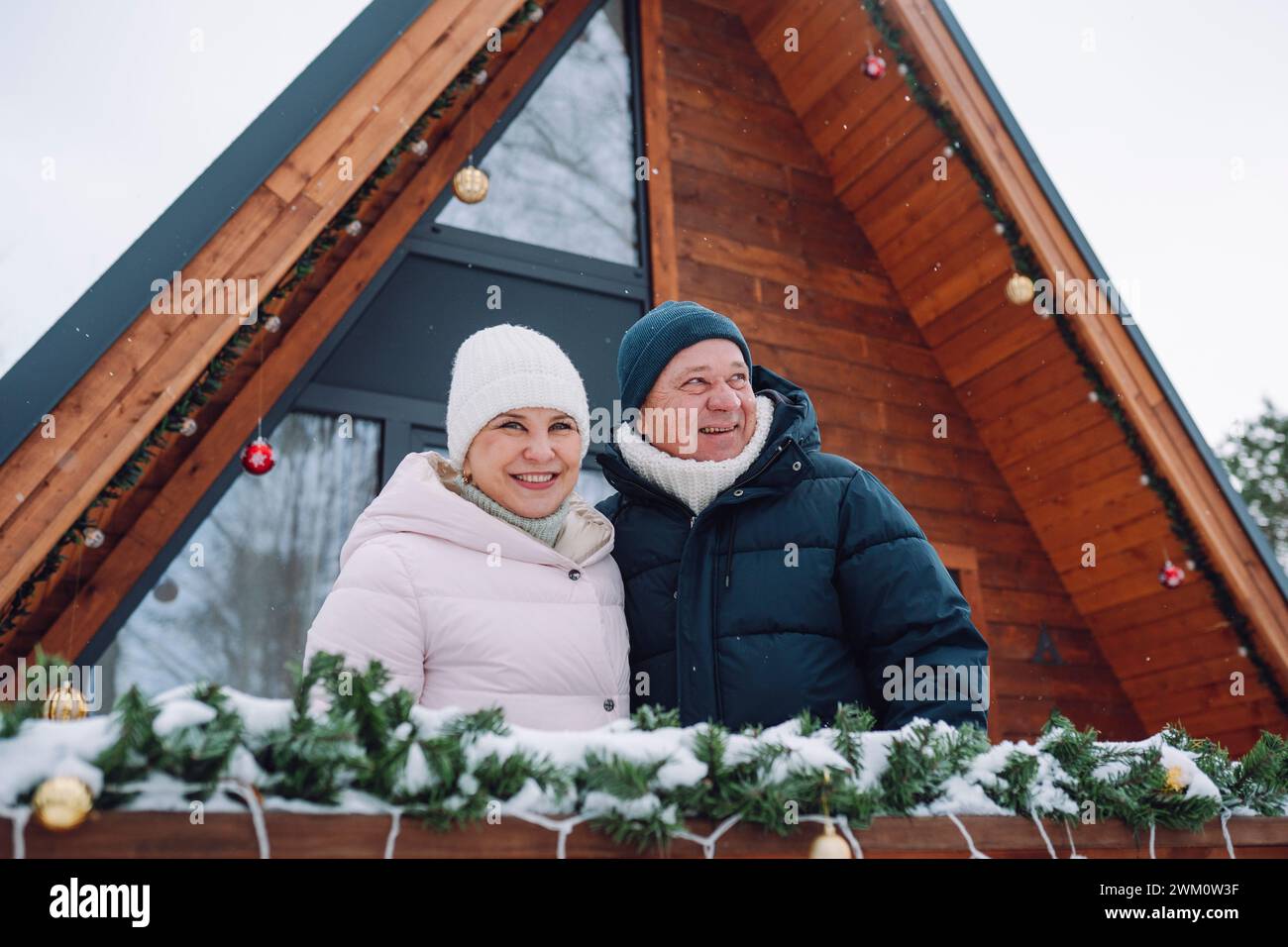 Log cabin outside hi-res stock photography and images - Alamy