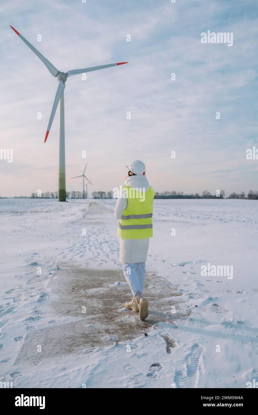 Technician in hard hat walking hi-res stock photography and images - Alamy