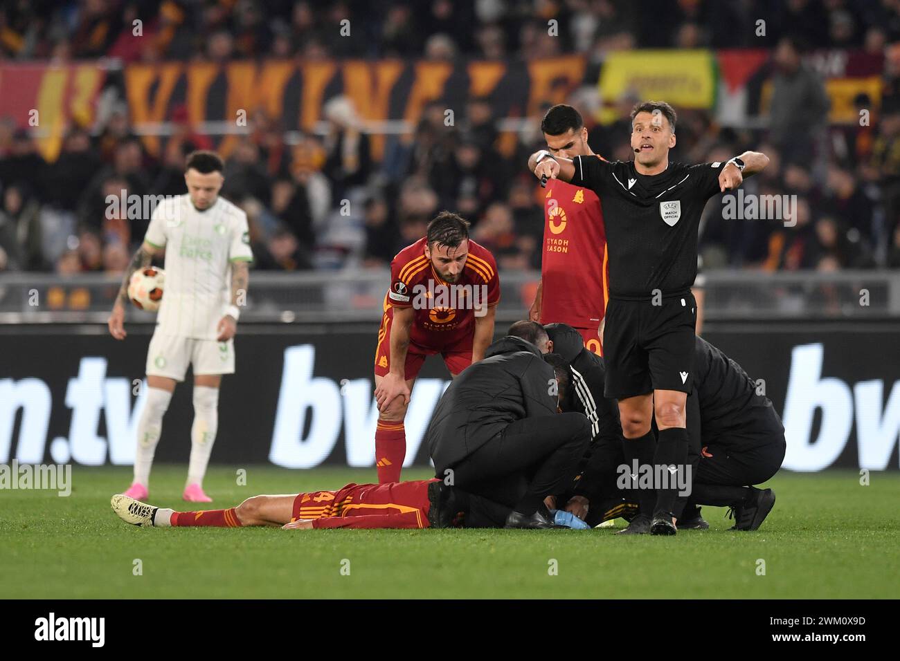 Diego Llorente of AS Roma injury during the Europa League football ...
