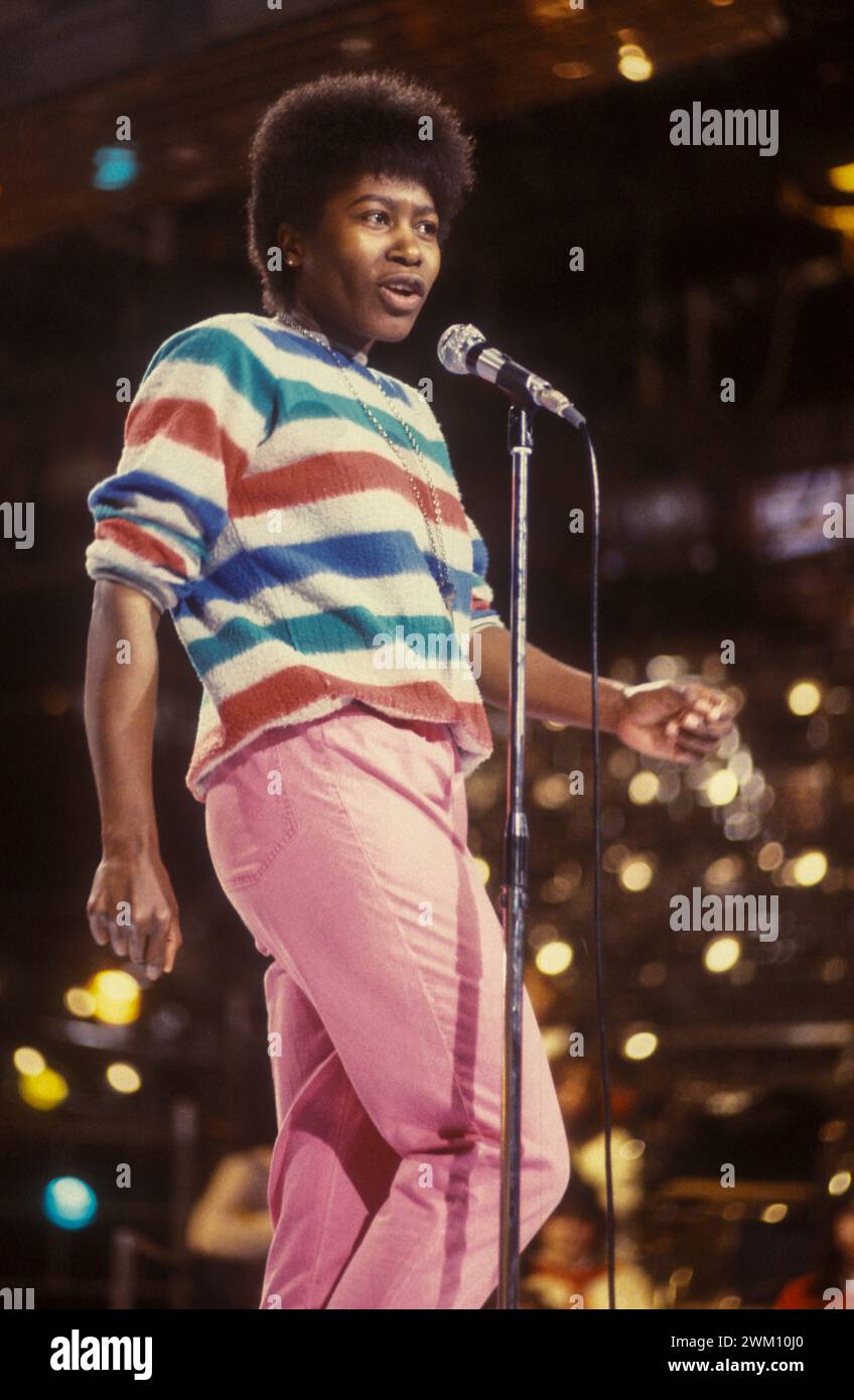 3824296 Joan Armatrading; (add.info.: British singer-songwriter Joan ...