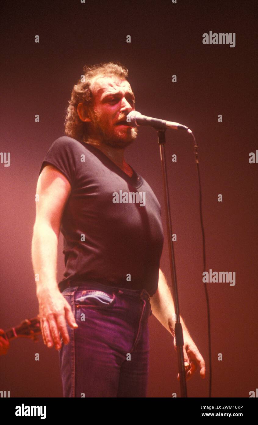 3824408 Joe Cocker; (add.info.: British singer-songwriter Joe Cocker ...