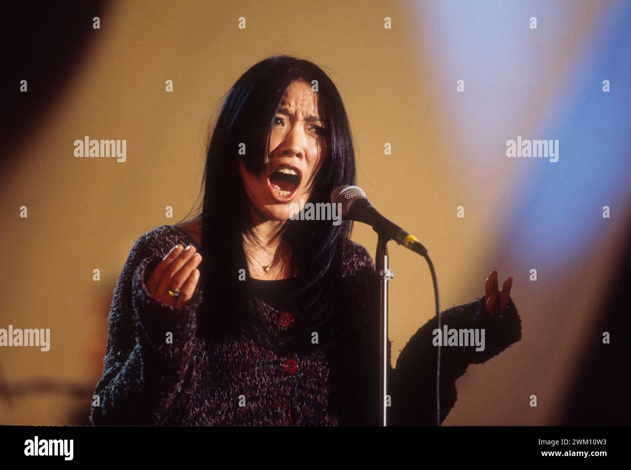 Cantanti cinesi hi-res stock photography and images - Alamy