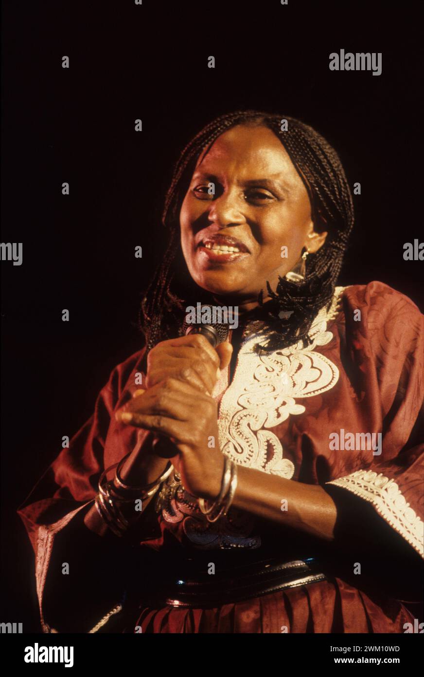 3824667 Miriam Makeba; (add.info.: South African singer Miriam Makeba ...