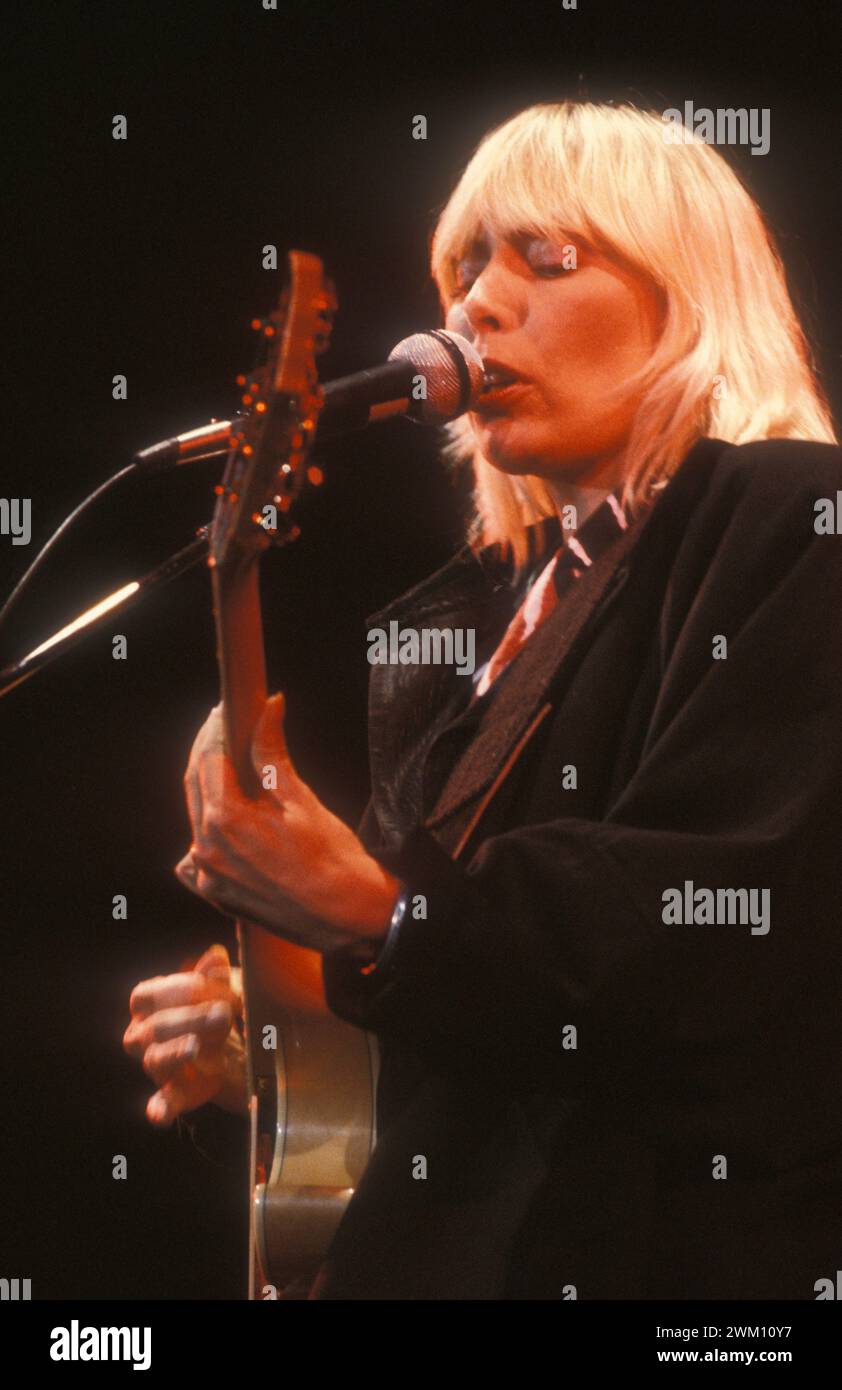 3824757 Joni Mitchell; (add.info.: Canadian singer-songwriter Joni ...