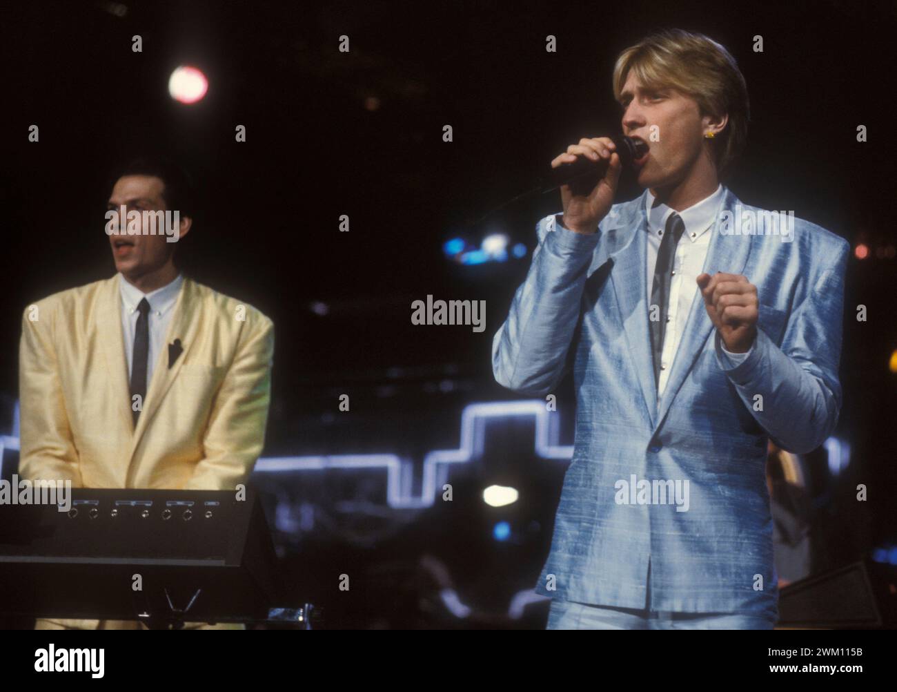 Gruppi pop hi-res stock photography and images - Alamy