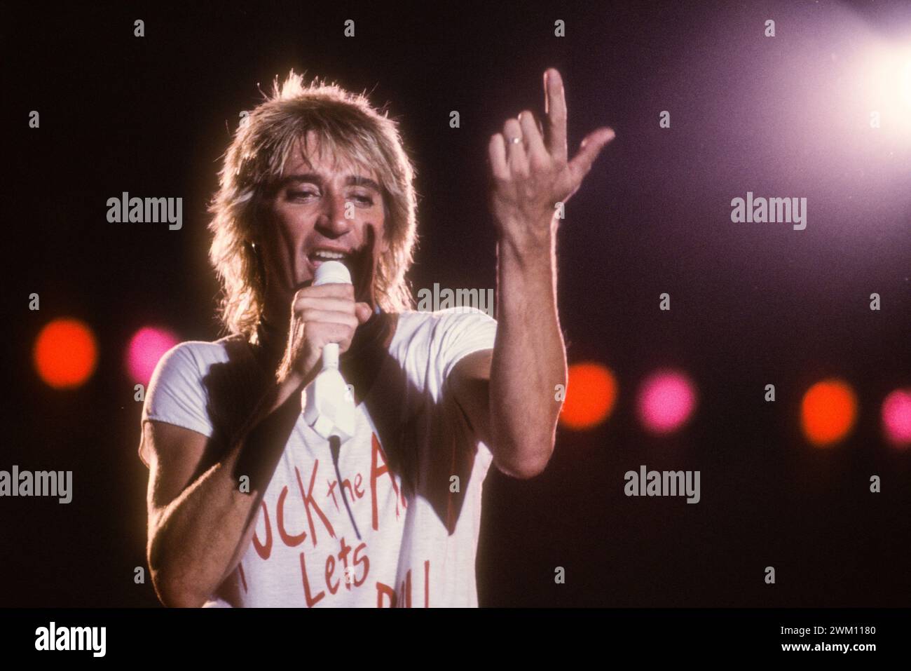 3824951 Rod Stewart; (add.info.: British singer-songwriter Rod Stewart ...
