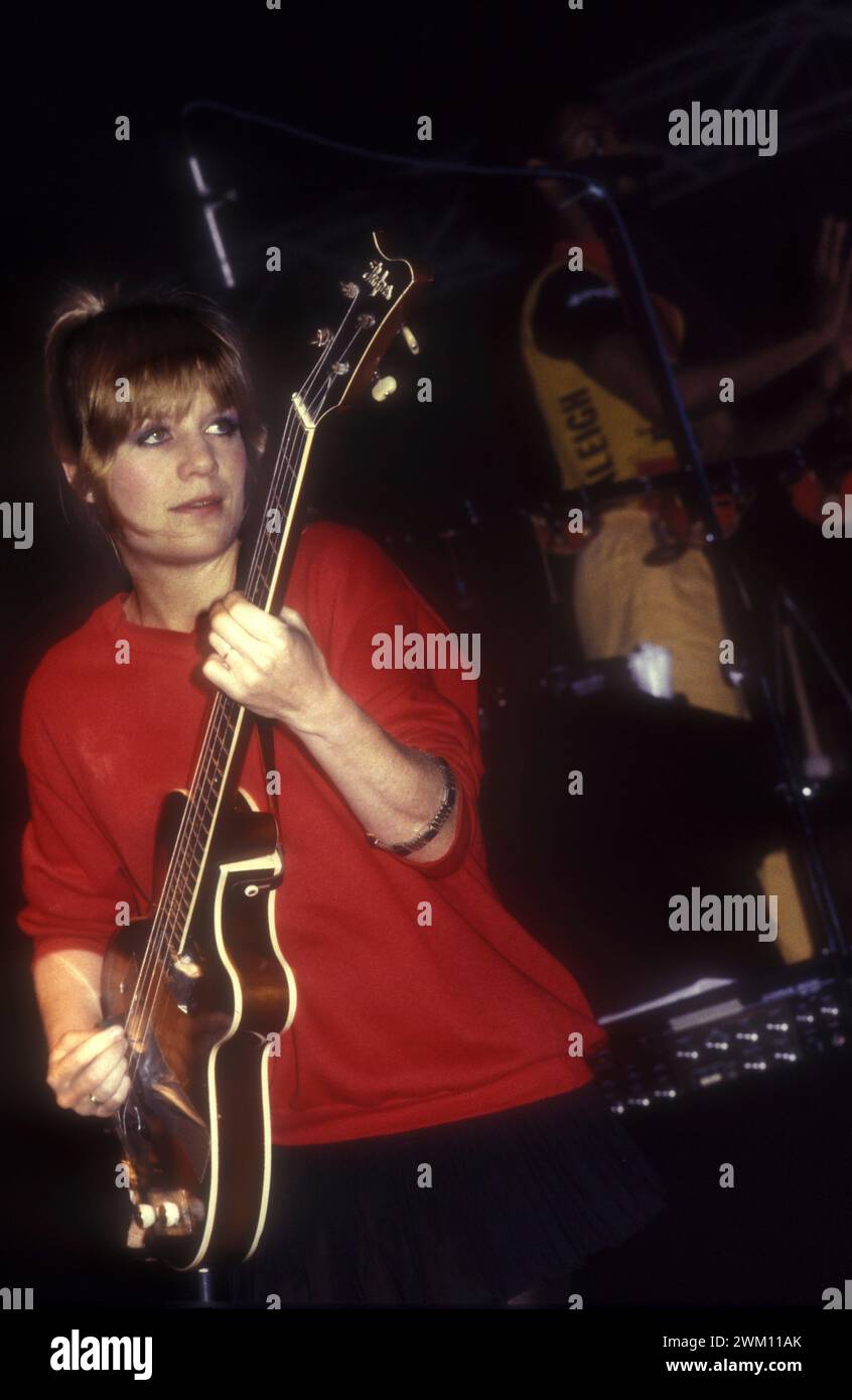3825014 Tina Weymouth; (add.info.: Rock singer and bass guitarist Tina ...