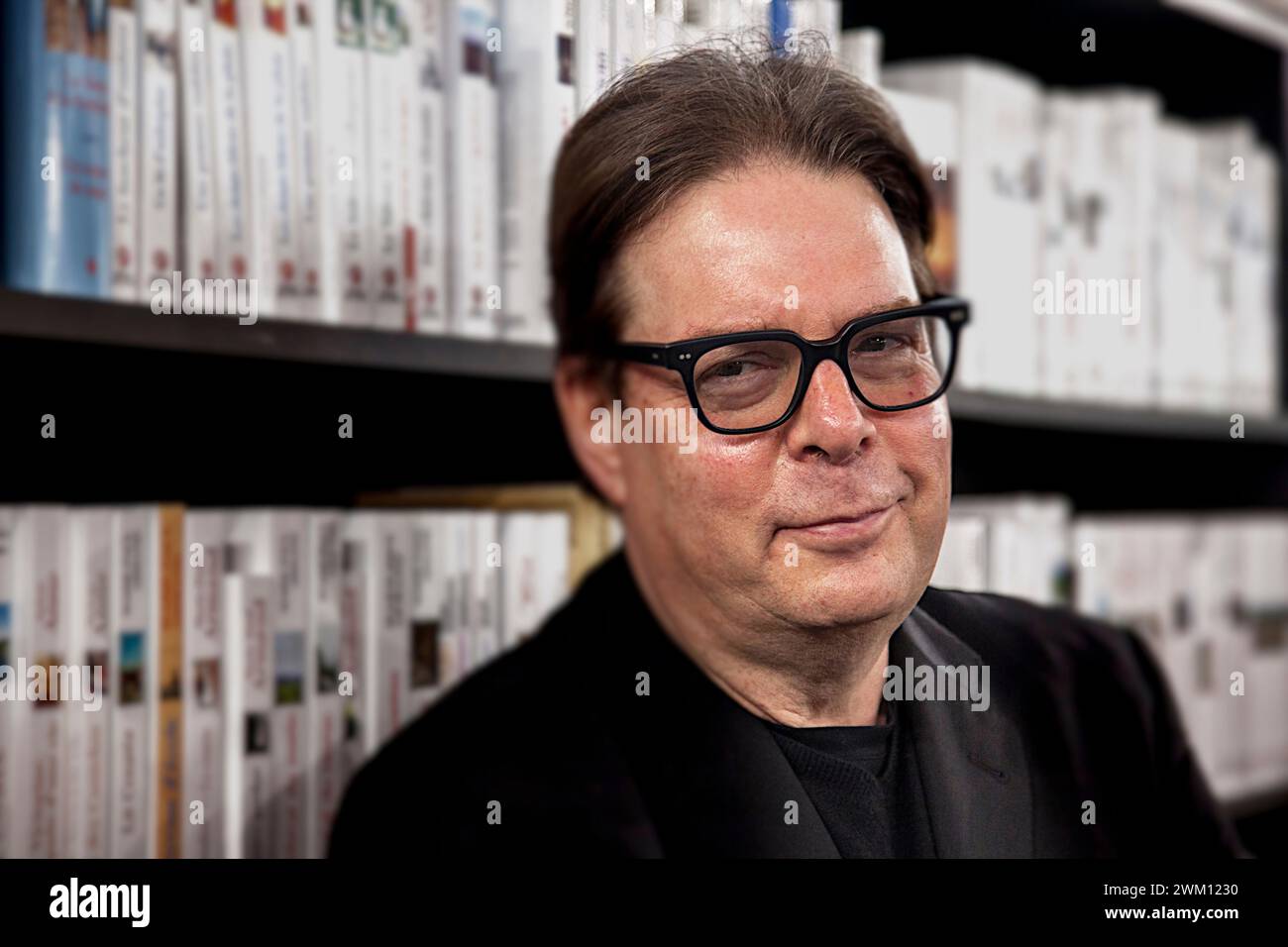 3825979 Douglas Kennedy; (add.info.: Paris, 2015. American writer ...
