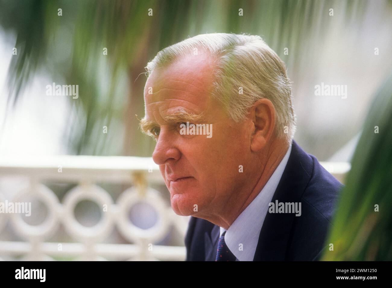 3826031 John Le Carré; (add.info.: Capri, 1987. British writer John Le ...