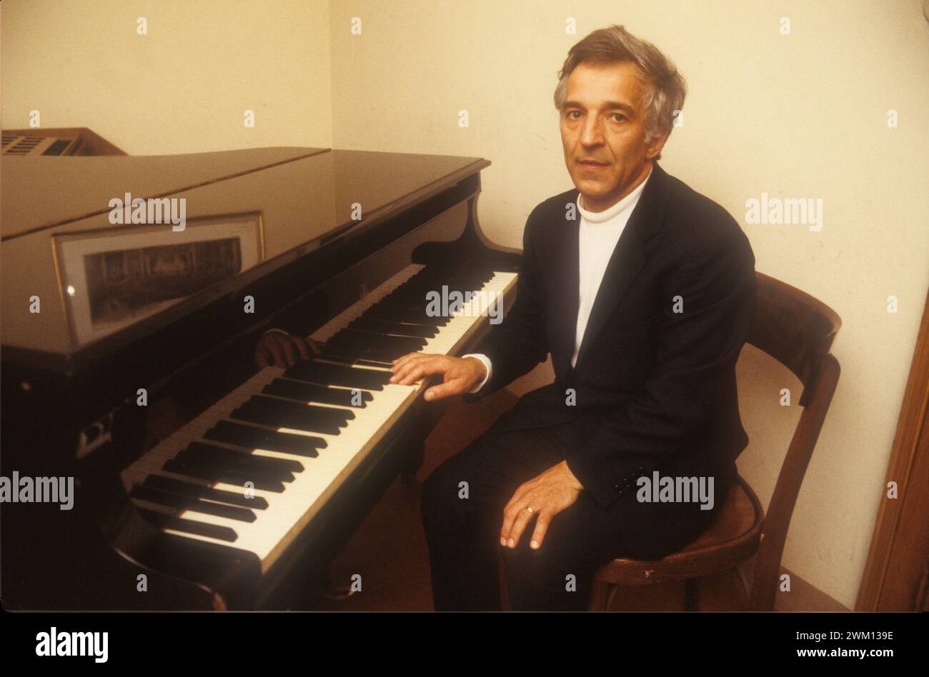 3827313 Vladimir Ashkenazy; (add.info.: Pianist and conductor Vladimir ...