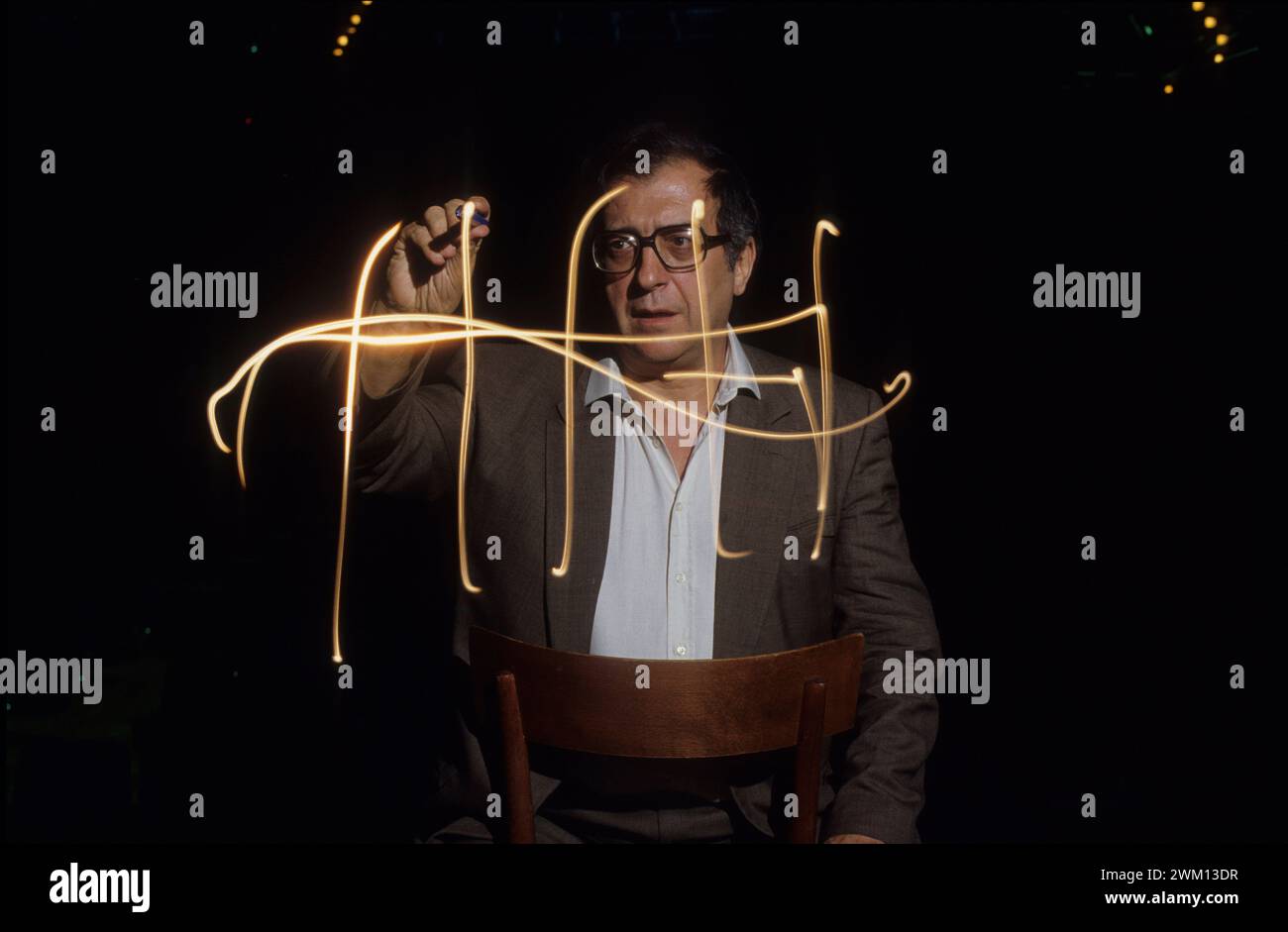 Scrivere musica hi-res stock photography and images - Alamy