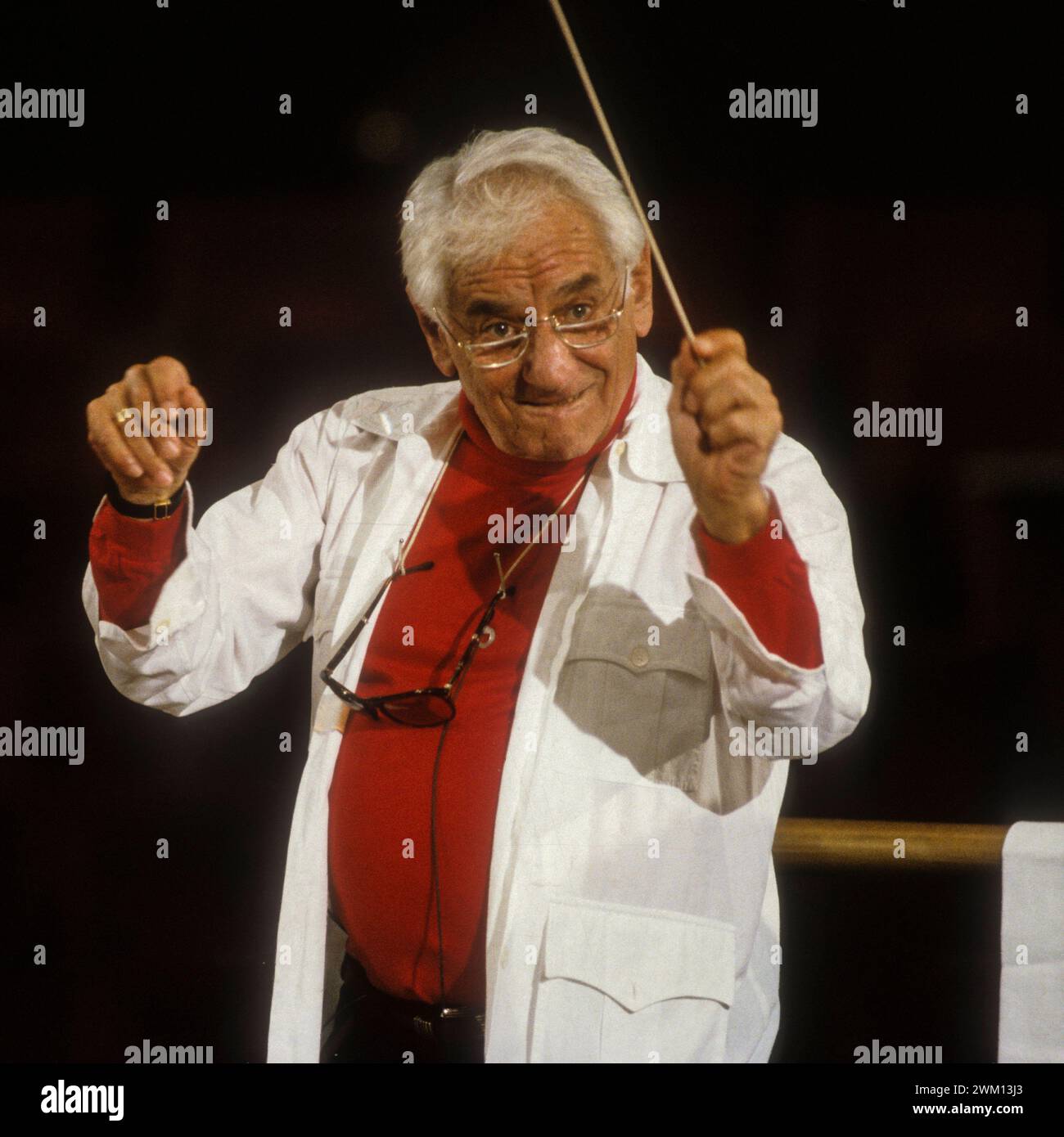 3827653 Leonard Bernstein; (add.info.: Rome, Pius XII Auditorium ...