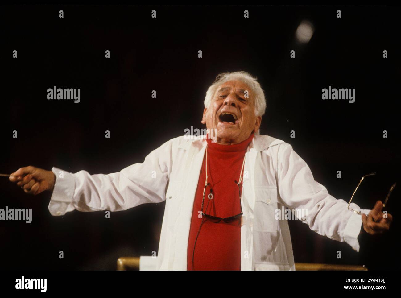 3827655 Leonard Bernstein; (add.info.: Rome, Pius XII Auditorium ...