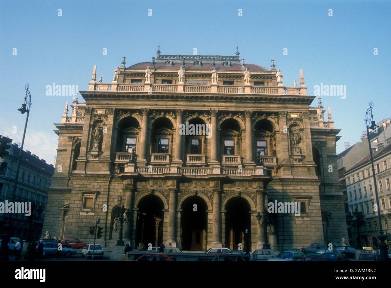 Teatro dellopera di budapest hi-res stock photography and images - Alamy