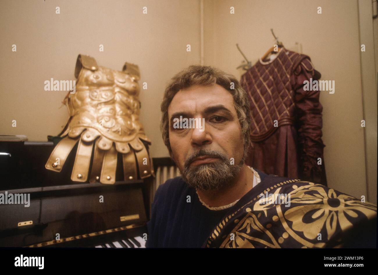 Entrare in hi-res stock photography and images - Alamy