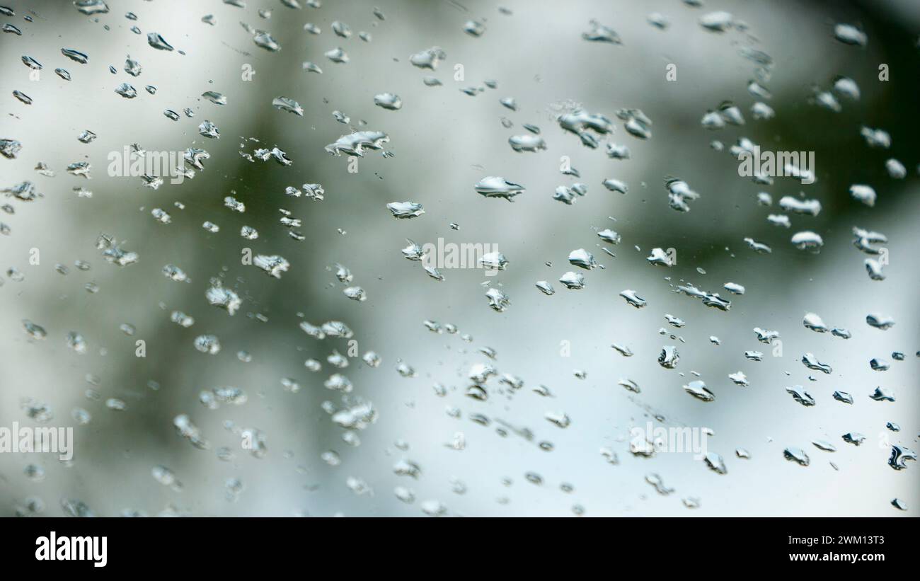 Drops rain glass window hi-res stock photography and images - Alamy