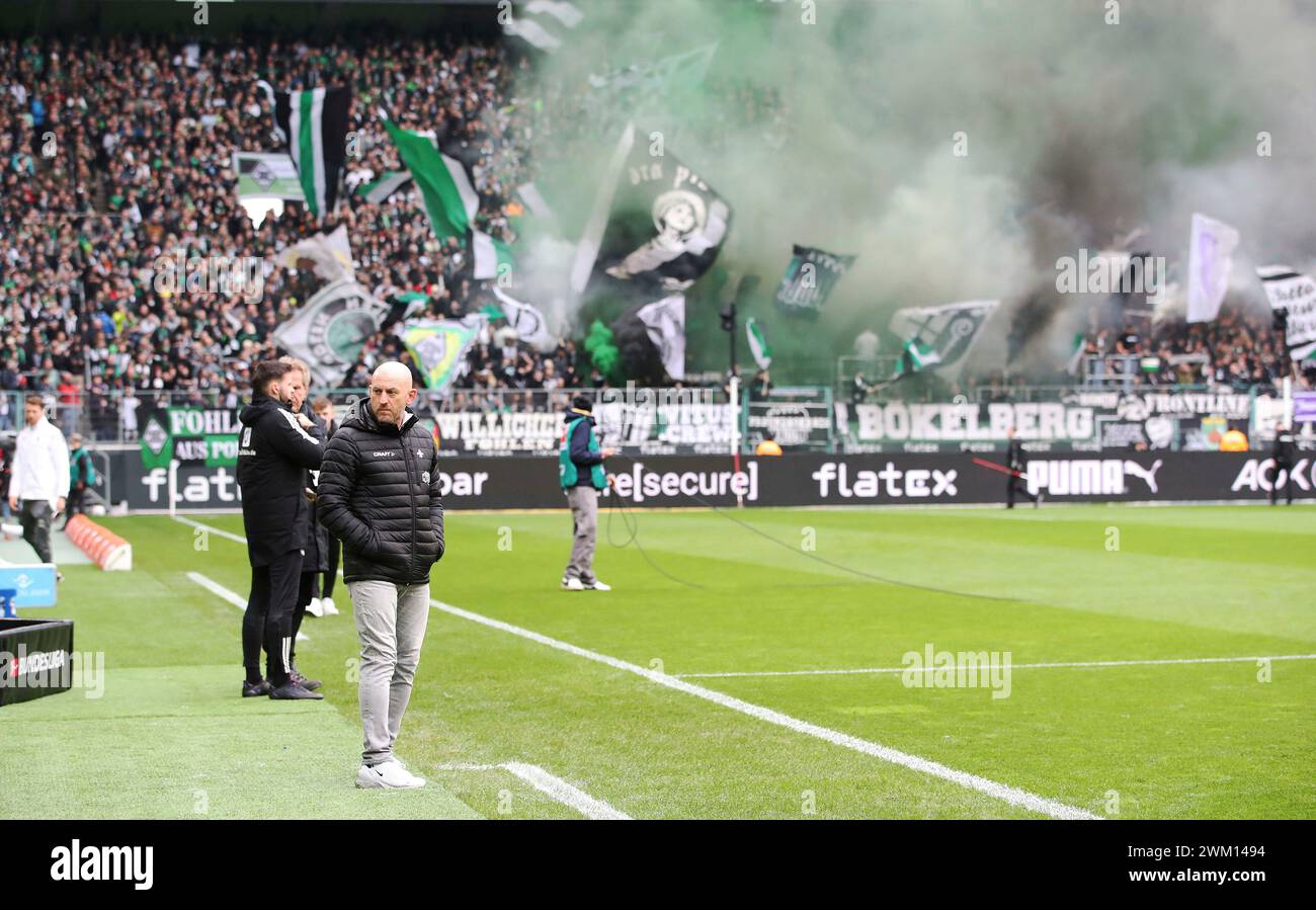 Pyro bengalo bengalos hi-res stock photography and images - Alamy