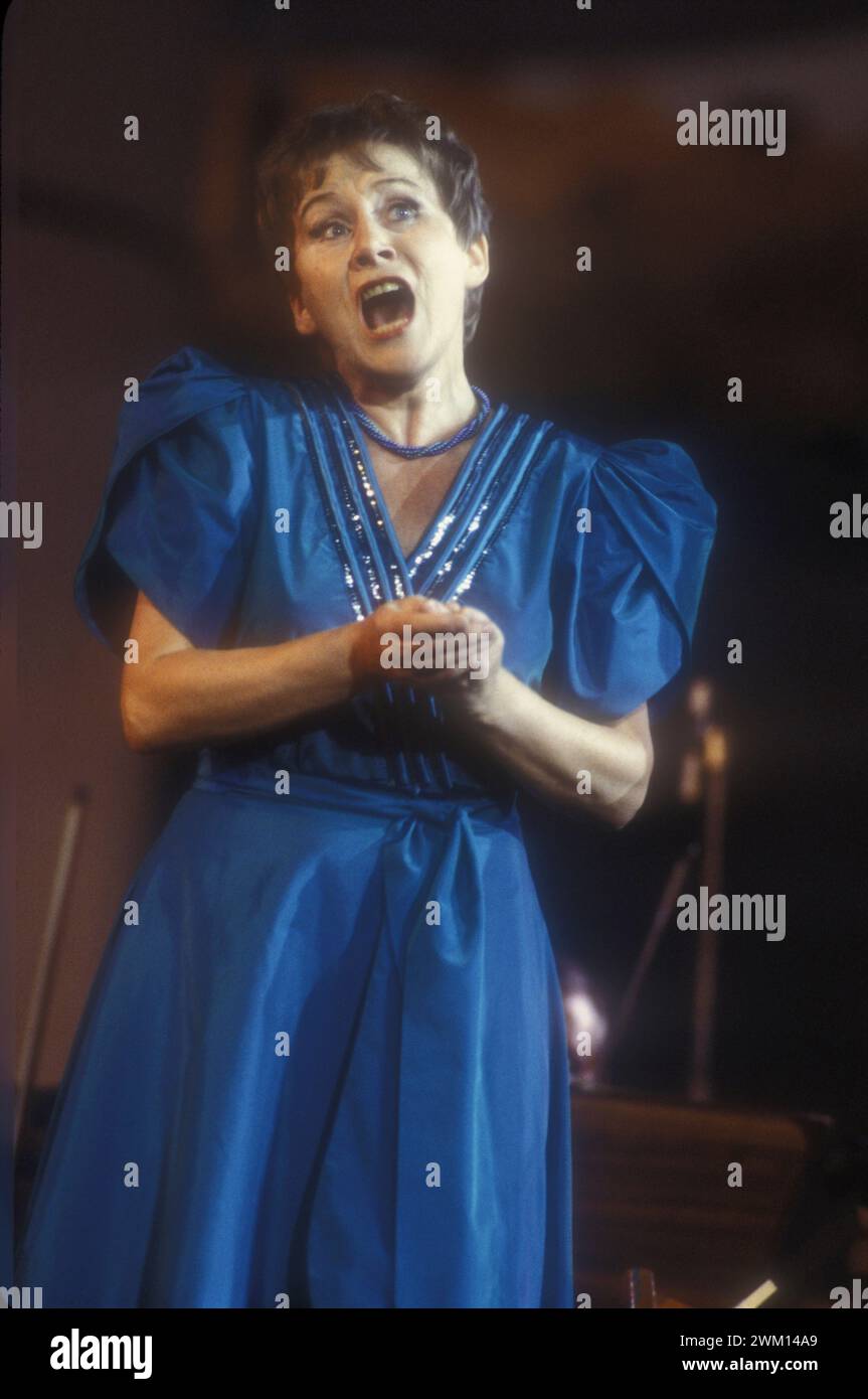 Cantanti lirici polacchi hi-res stock photography and images - Alamy