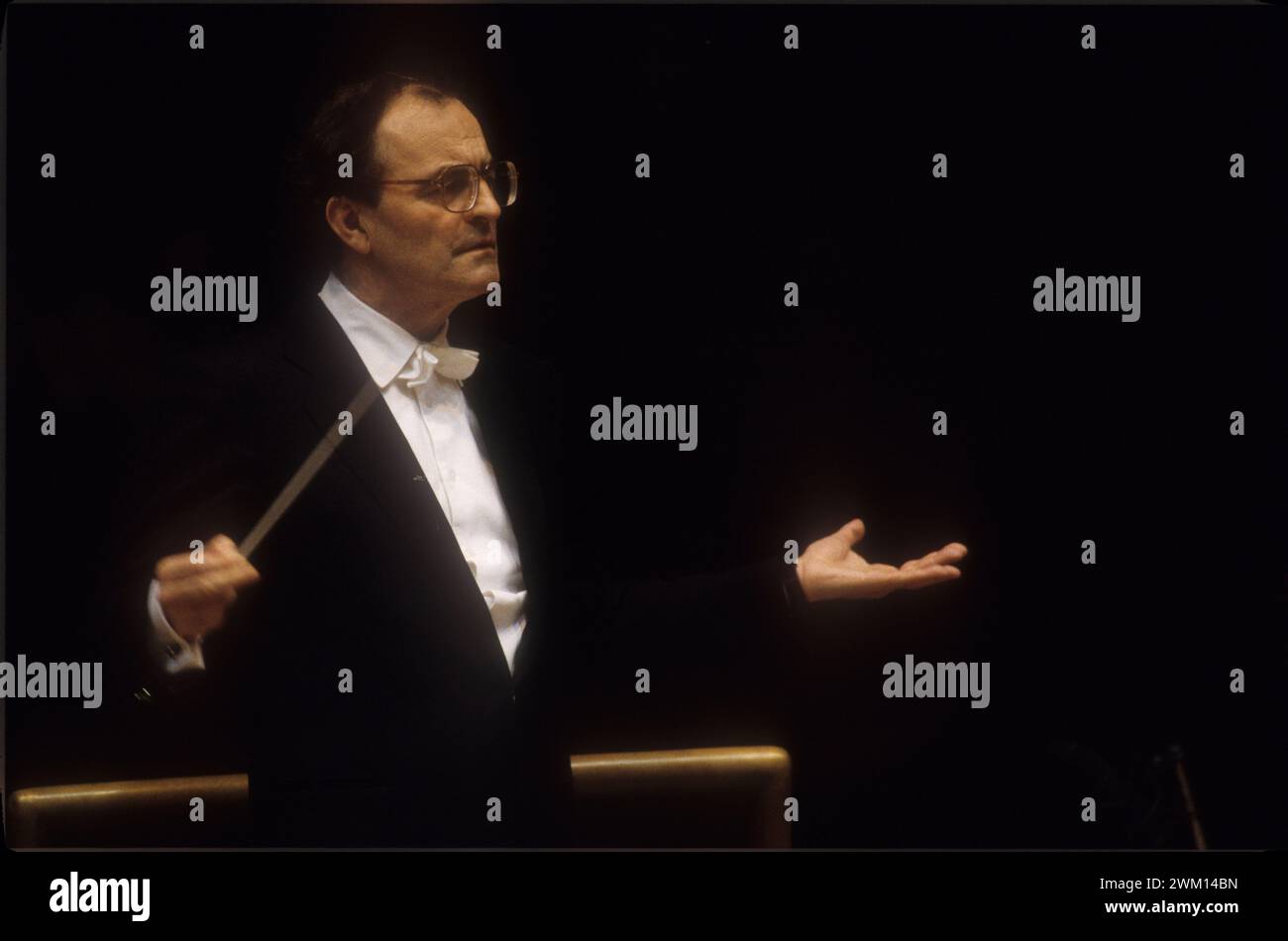 3828402 Charles Dutoit; (add.info.: Swiss conductor Charles Dutoit ...