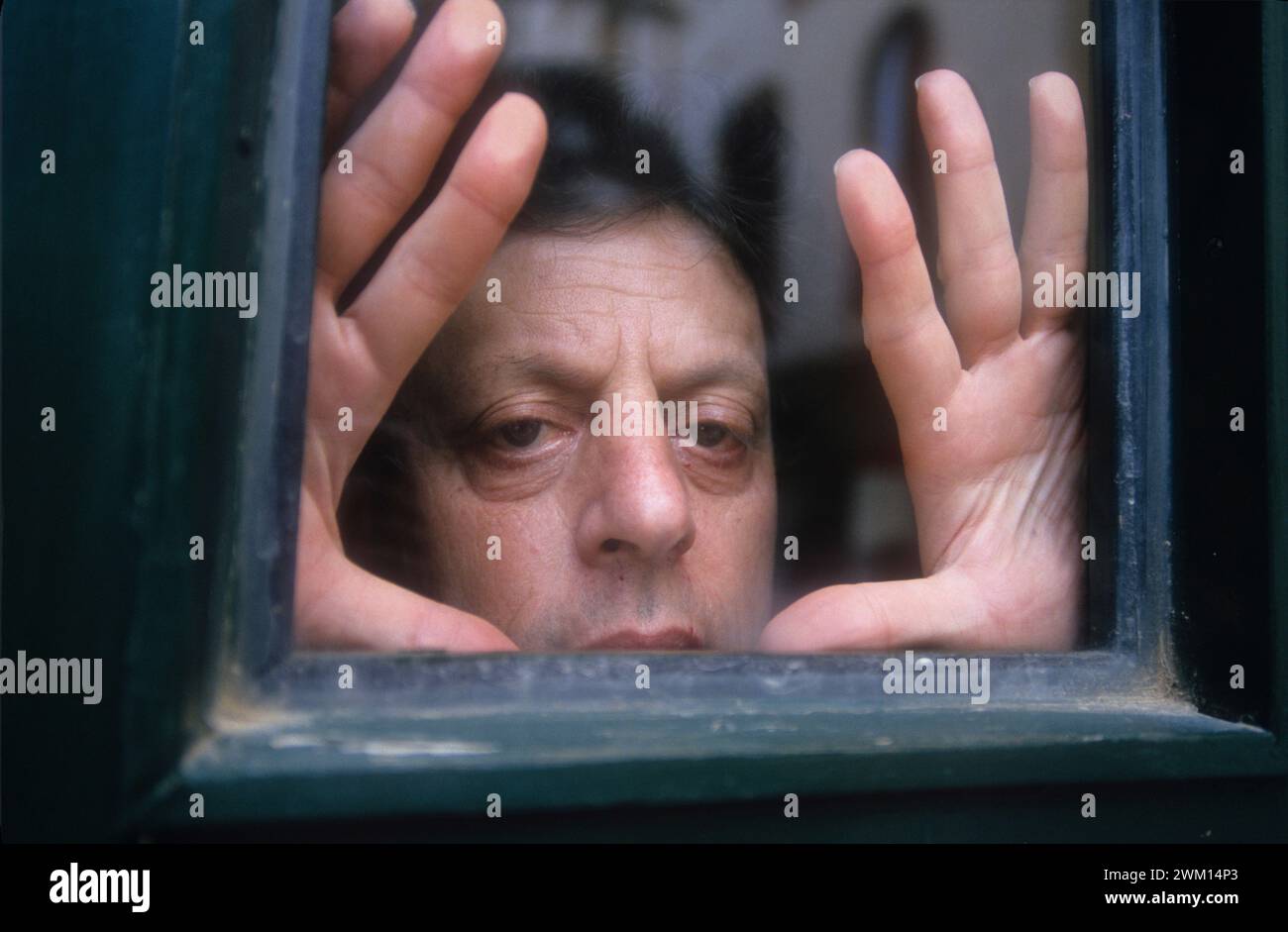 Mani fuori hi-res stock photography and images - Alamy