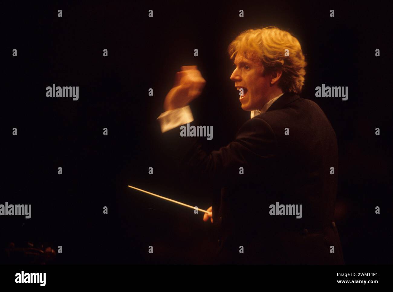 3828925 Daniel Harding; (add.info.: Milan, Piccolo Theater, 1999 ...