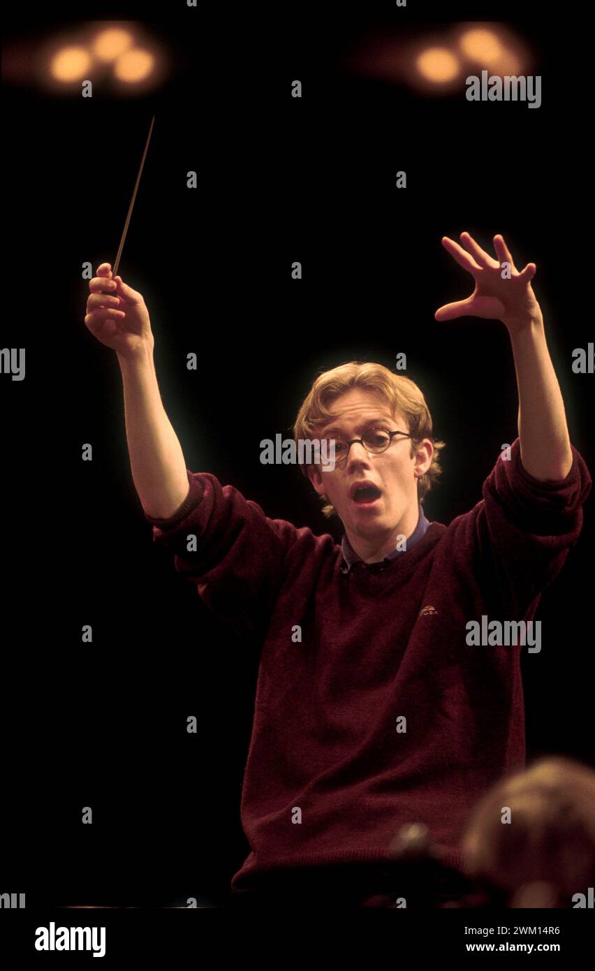 3828916 Daniel Harding; (add.info.: Milan, Piccolo Theater, 1999 ...