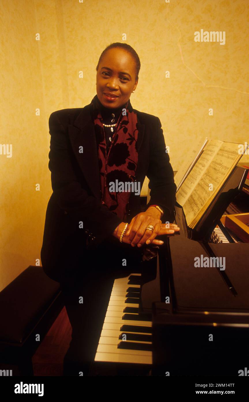 3828951 Barbara Hendricks; (add.info.: American operatic soprano ...