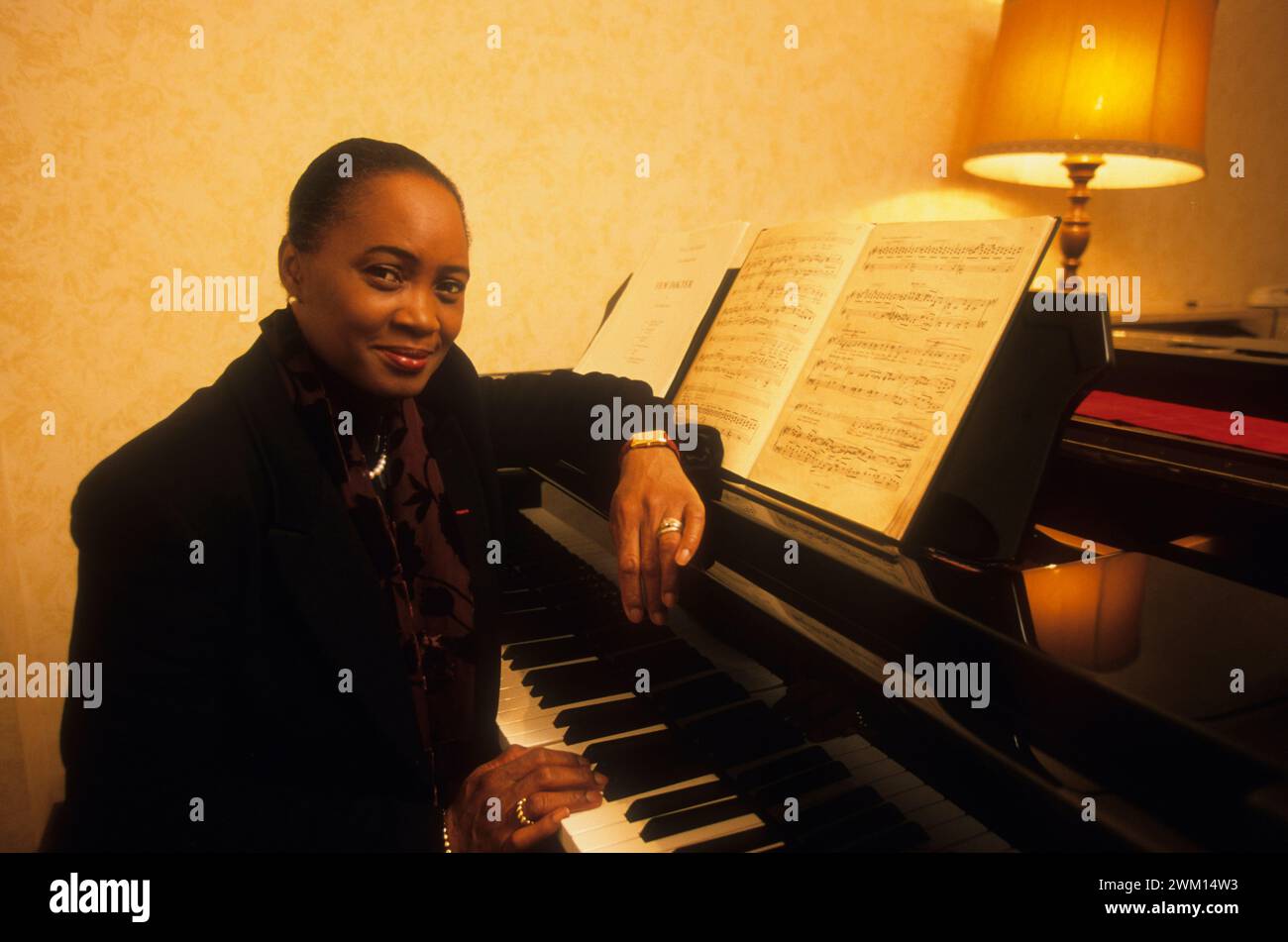 3828948 Barbara Hendricks; (add.info.: American operatic soprano ...