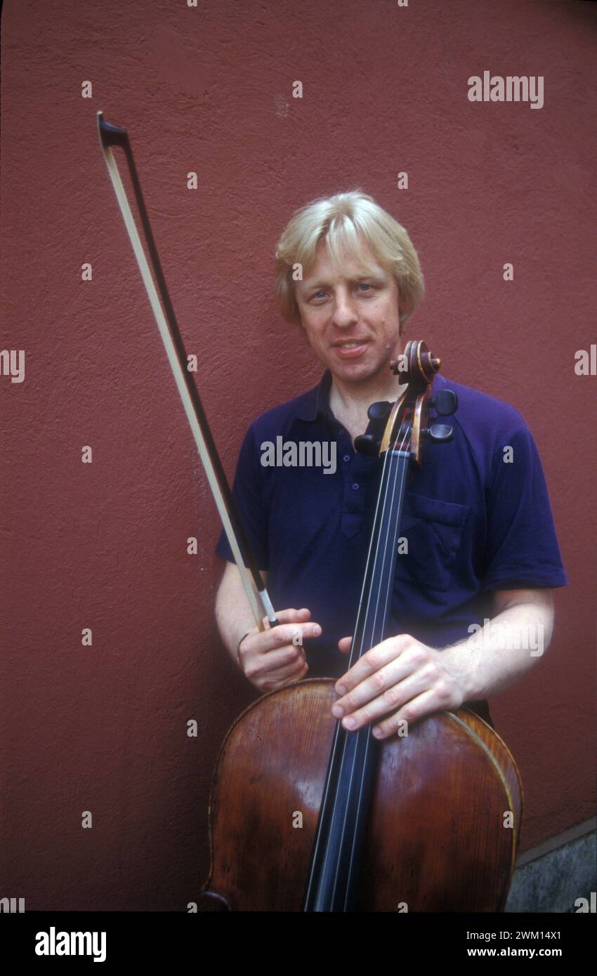 Violoncellisti svedesi hi-res stock photography and images - Alamy