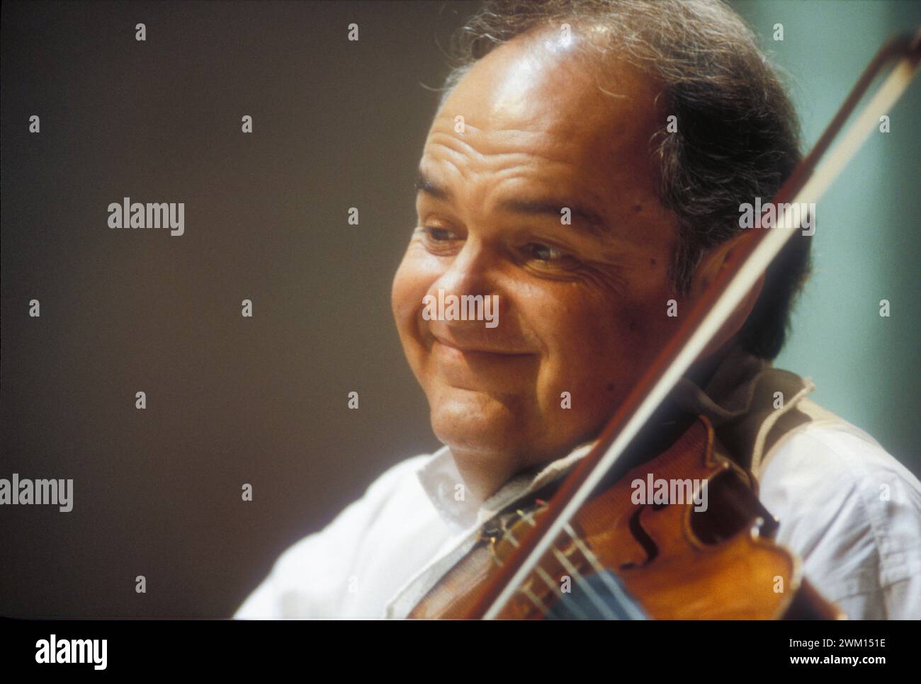 Violinista classica hi-res stock photography and images - Alamy