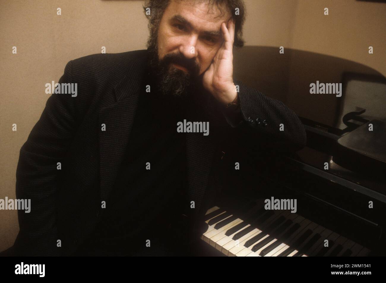 Romenian musicians hi-res stock photography and images - Alamy