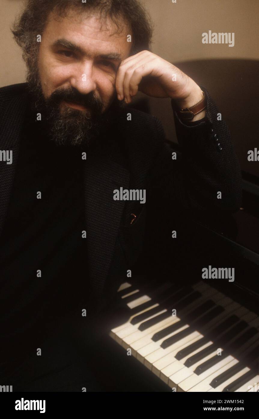 Romenian musicians hi-res stock photography and images - Alamy