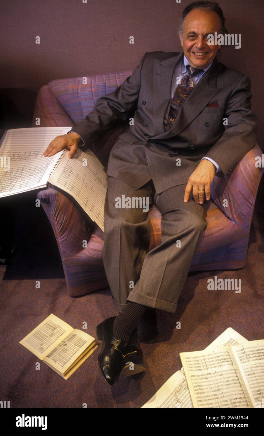 Orchestra statu hi-res stock photography and images - Alamy