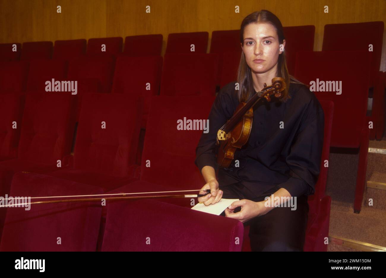 Russian female violinists hi-res stock photography and images - Alamy