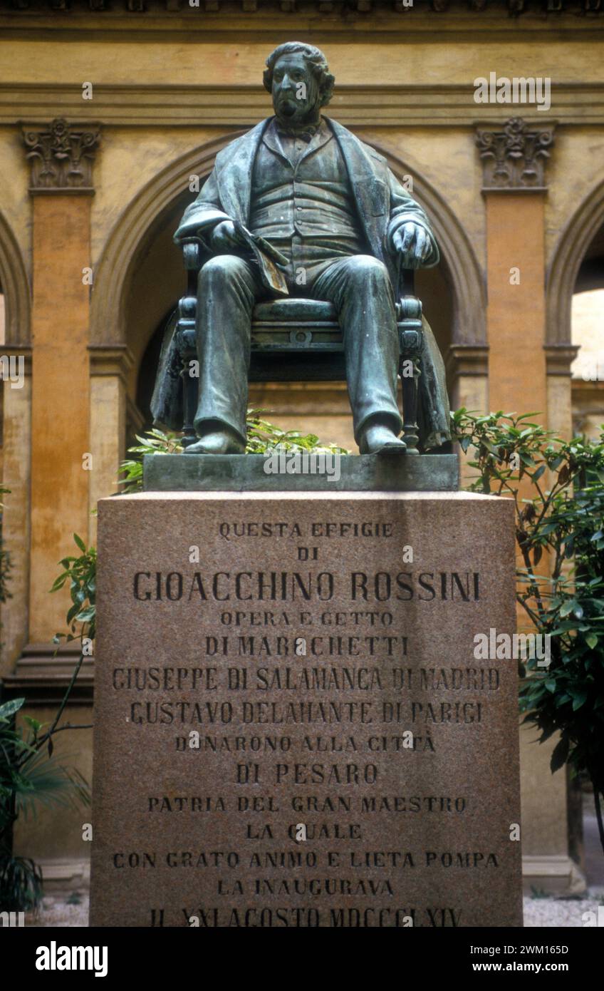 Monumenti a rossini hi-res stock photography and images - Alamy