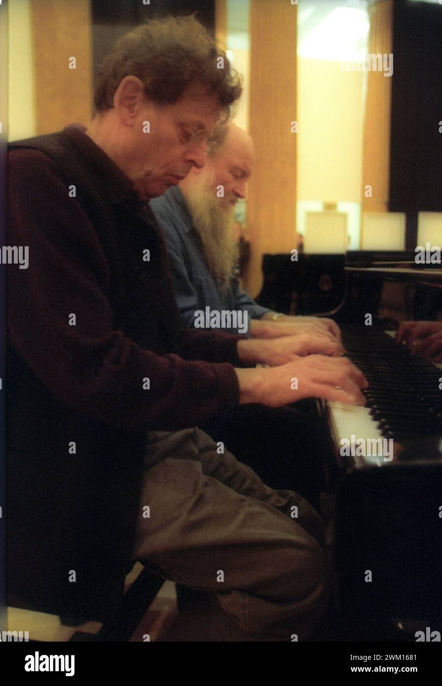 Suonare pianoforte hi-res stock photography and images - Alamy