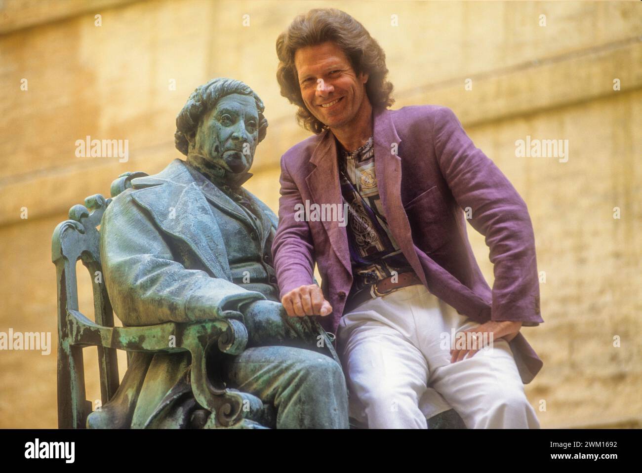 Statua di rossini hi-res stock photography and images - Alamy