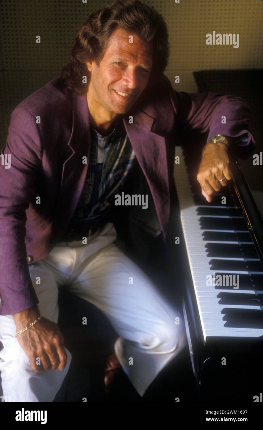 American opera baritone hi-res stock photography and images - Alamy