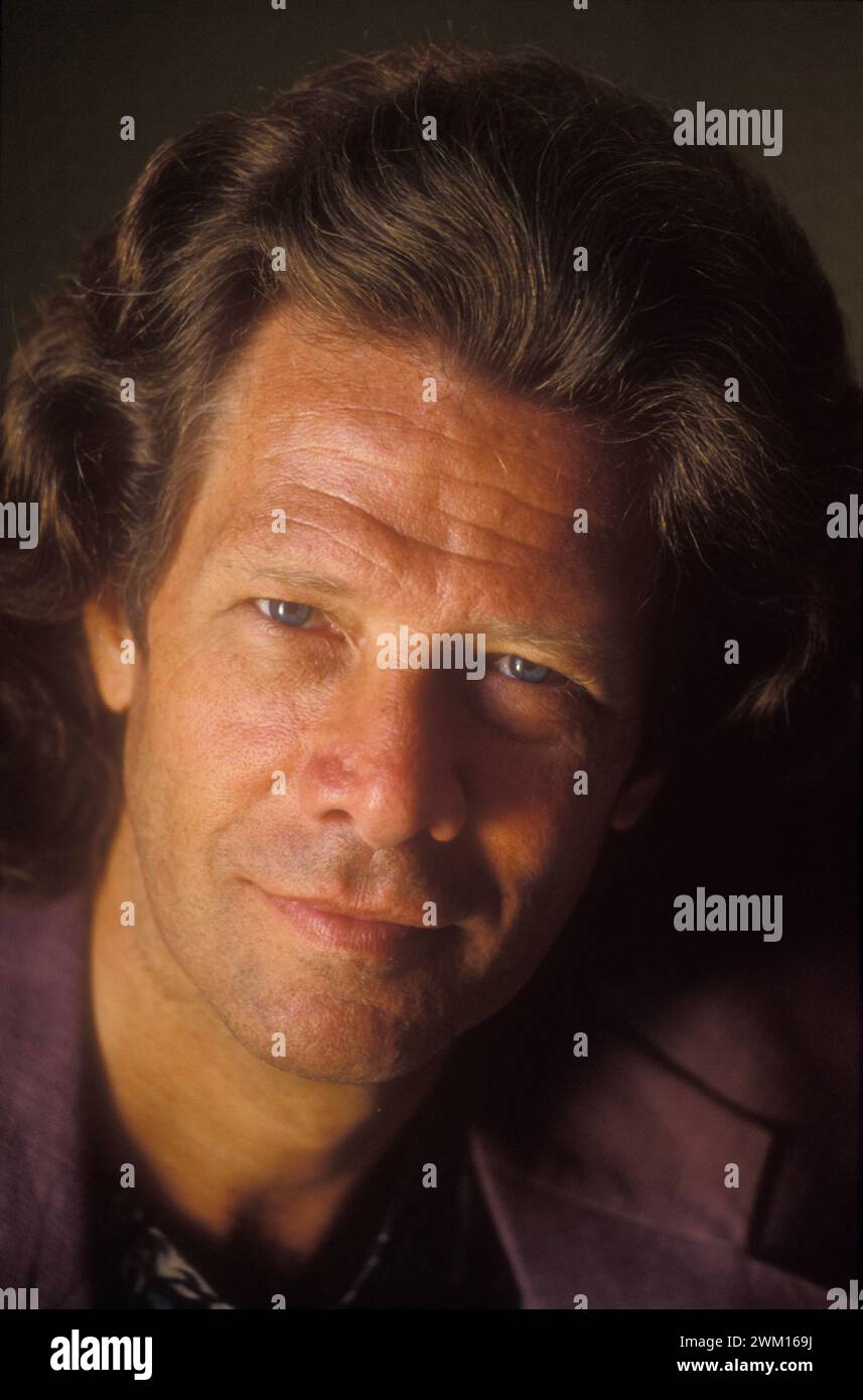 American opera baritone hi-res stock photography and images - Alamy