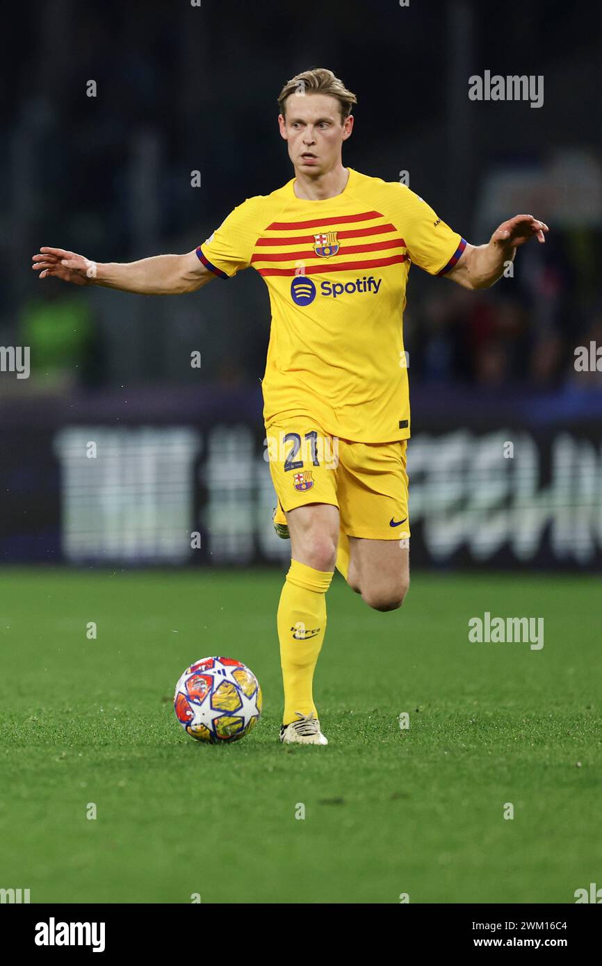 Barcellona's Dutch midfielder Frenkie de Jong controls the ball during ...